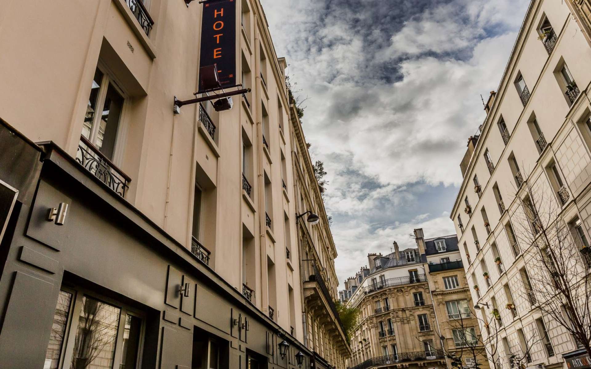 Home [www.hoteldistrictrepublique.com]